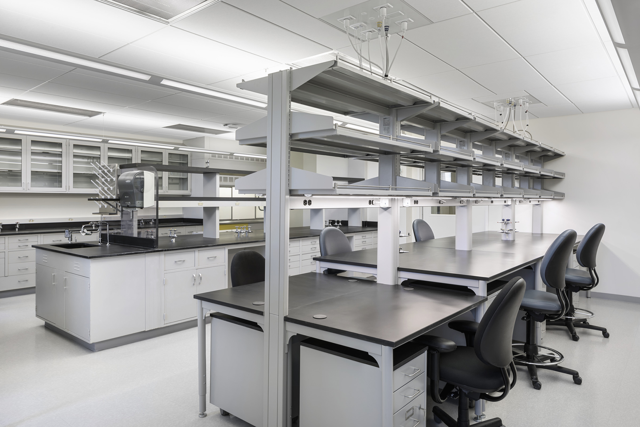 Hackensack University Medical Center: Roche Research Labs - Perkins Eastman