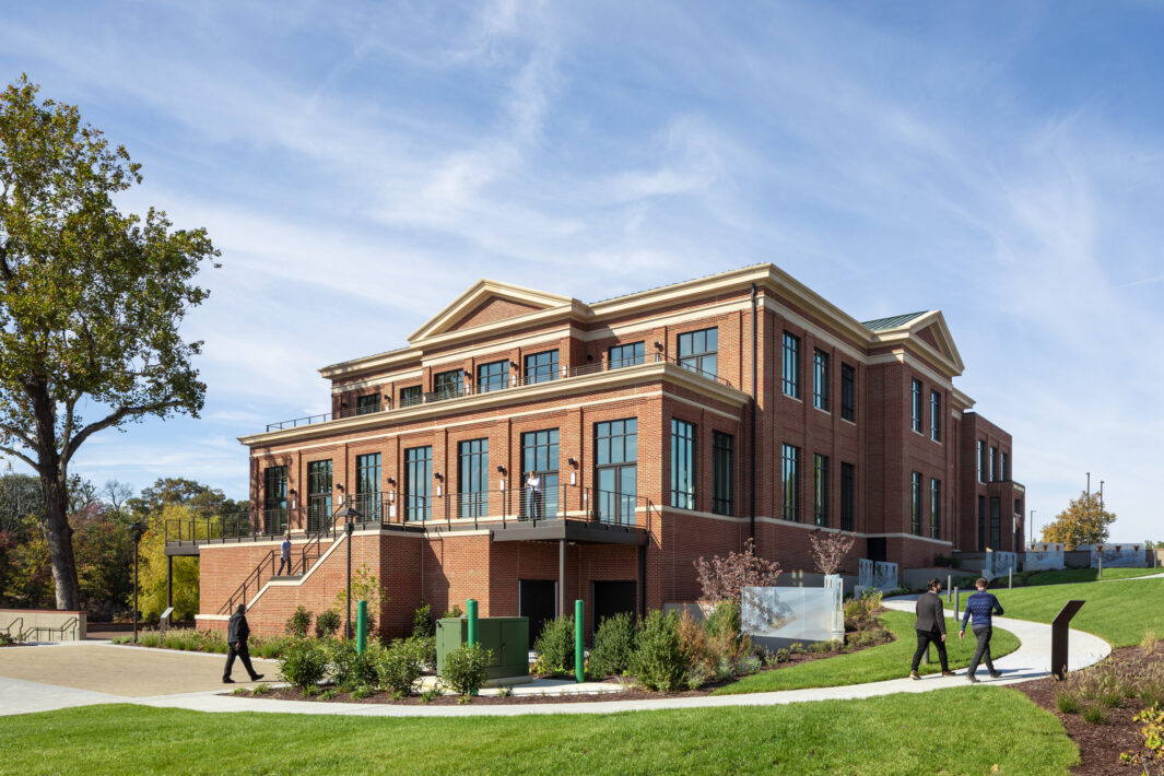 US Naval Academy Fluegel Alumni Center - Perkins Eastman
